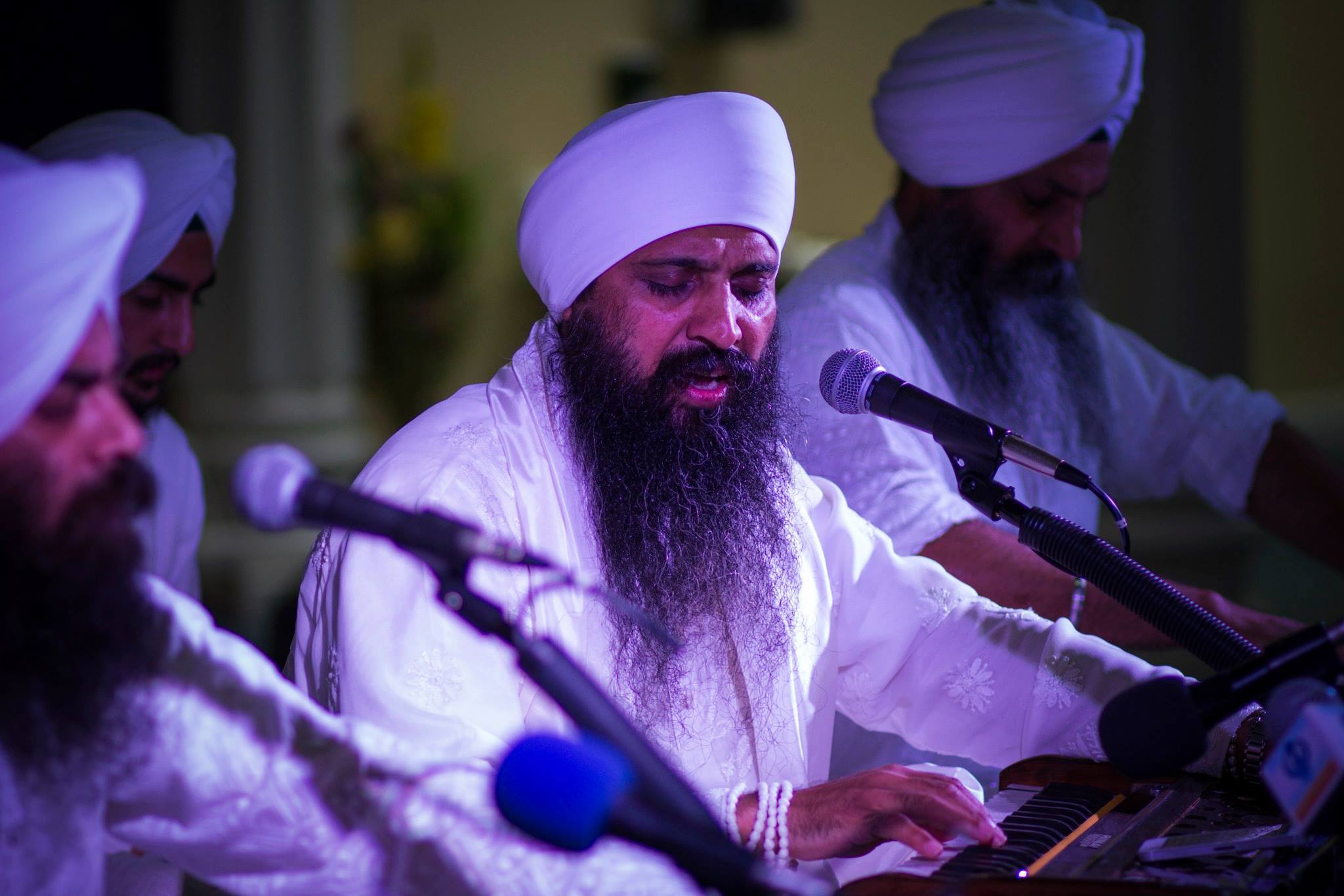 Gao Gao Ri Dulhani Mangalchara - Sant Anoop Singh (Una Sahib) - Play ...