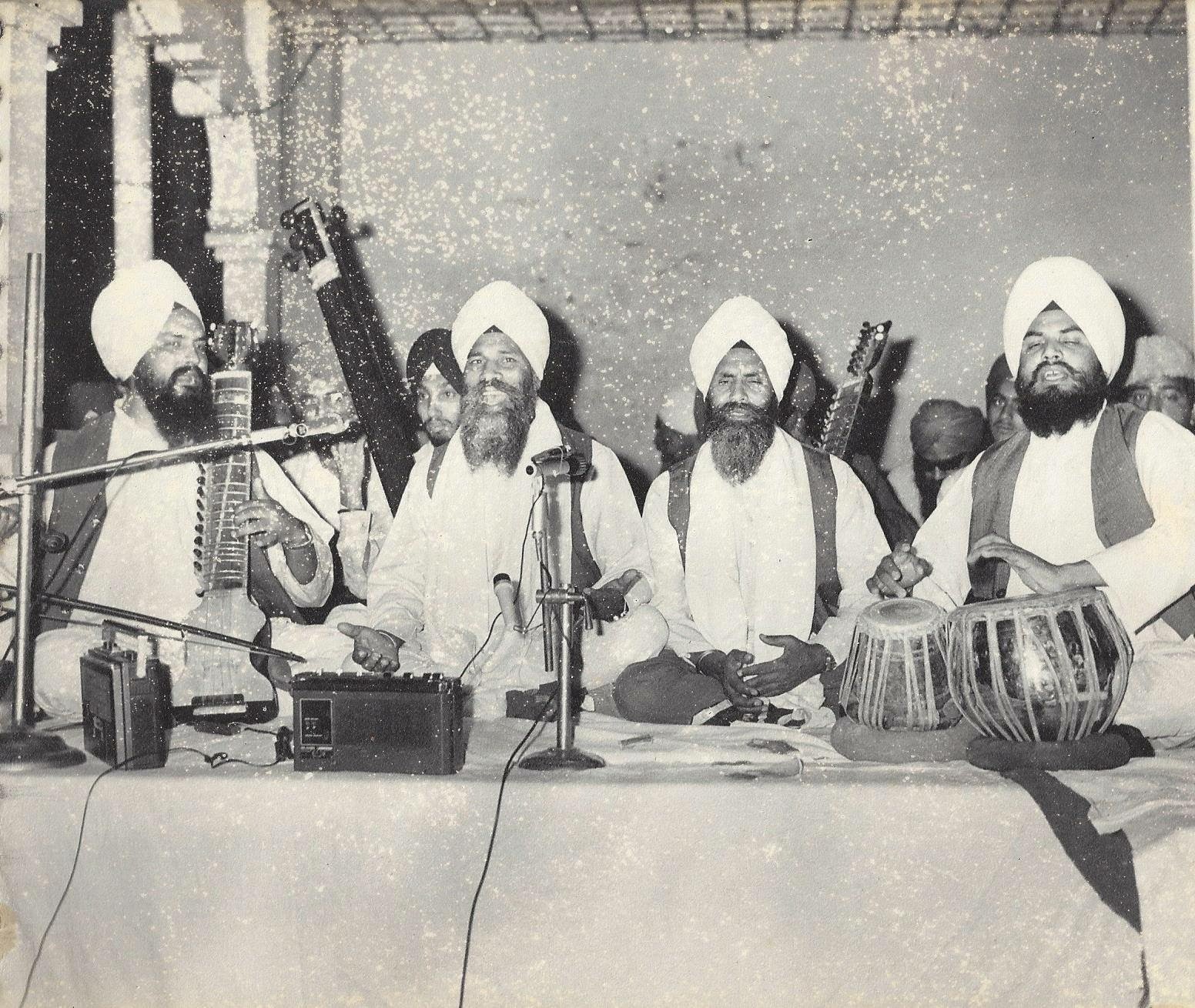 Raen Dinus Parbaat Tu Hai Hee - Bhai Dharam Singh Zakhmi - Play ...