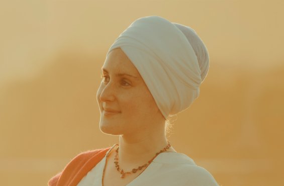 Charansev Kaur Khalsa - All Gurbani Online - SikhNet Play